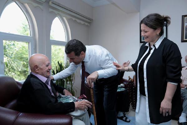 Eskişehir Haberleri - Vali Çelik Ve Eşi Emel Çelik, Yaşlıların Ve ...