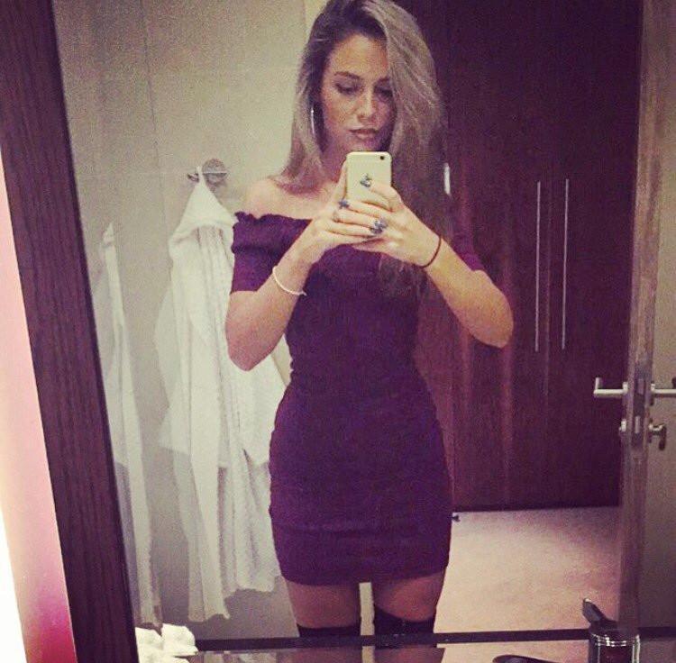 Anthony Martial'ın sevgilisi Emily Isabella seksi pozlarından para ...