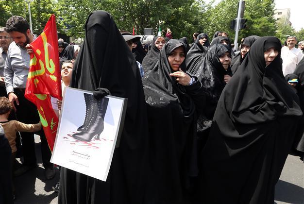 Iran Protesters Demand Enforcement Of Hijab Rules World News
