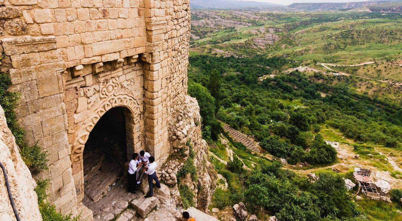 Uçurumun kenarında sıra dışı yaşam Amediye Şehri