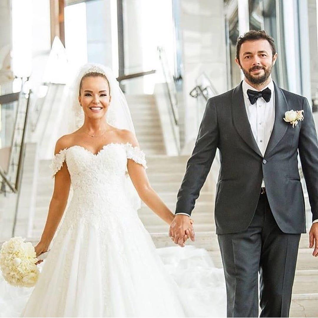 Şarkıcı Bengü, Selim Selimoğlu ile evlendi! İşte ilk görüntüler ...