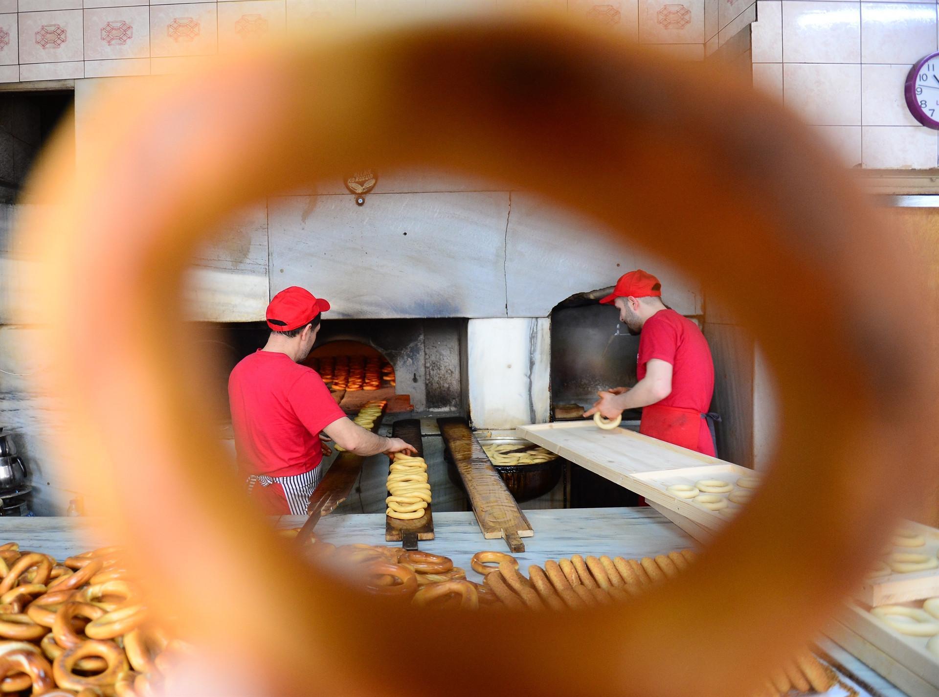 Pekmezin renk ve tat verdiği asırlık lezzet: Giresun simidi - Hürriyet ...
