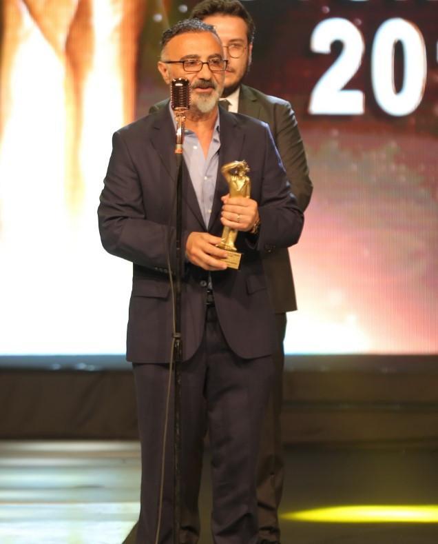 24. Sadri Alışık Tiyatro ve Sinema Oyuncu Ödülleri sahiplerini buldu ...