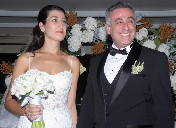 Oyuncu Turgut Tuncalp, İlayda Atmaca evlendi - Son Dakika Magazin Haberleri