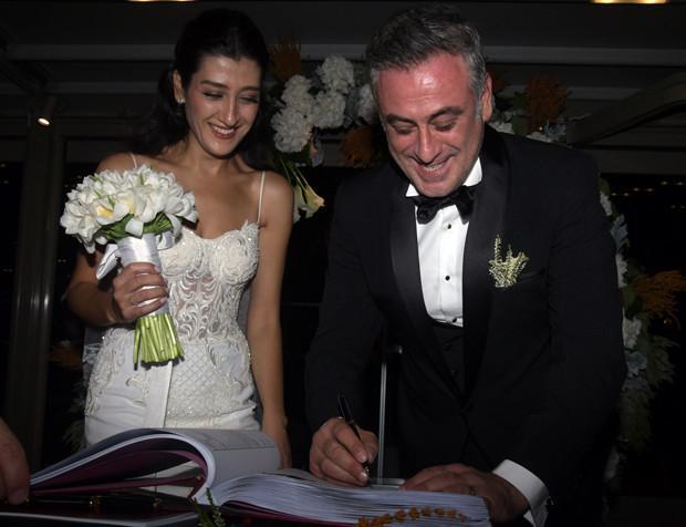 Oyuncu Turgut Tuncalp, İlayda Atmaca evlendi - Son Dakika Magazin Haberleri