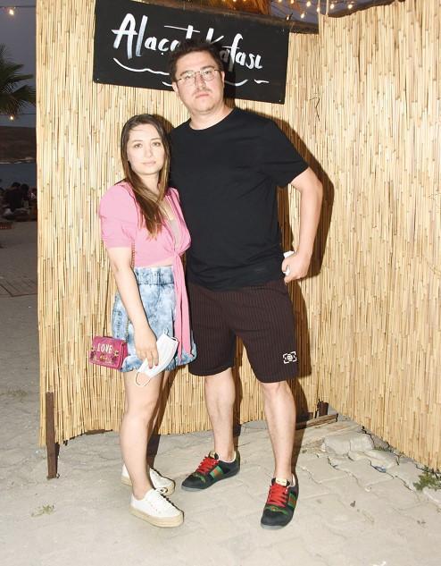 Sinan Engin'den Elif Engin'e mezuniyet kutlaması... Ezgi Eyüboğlu ...