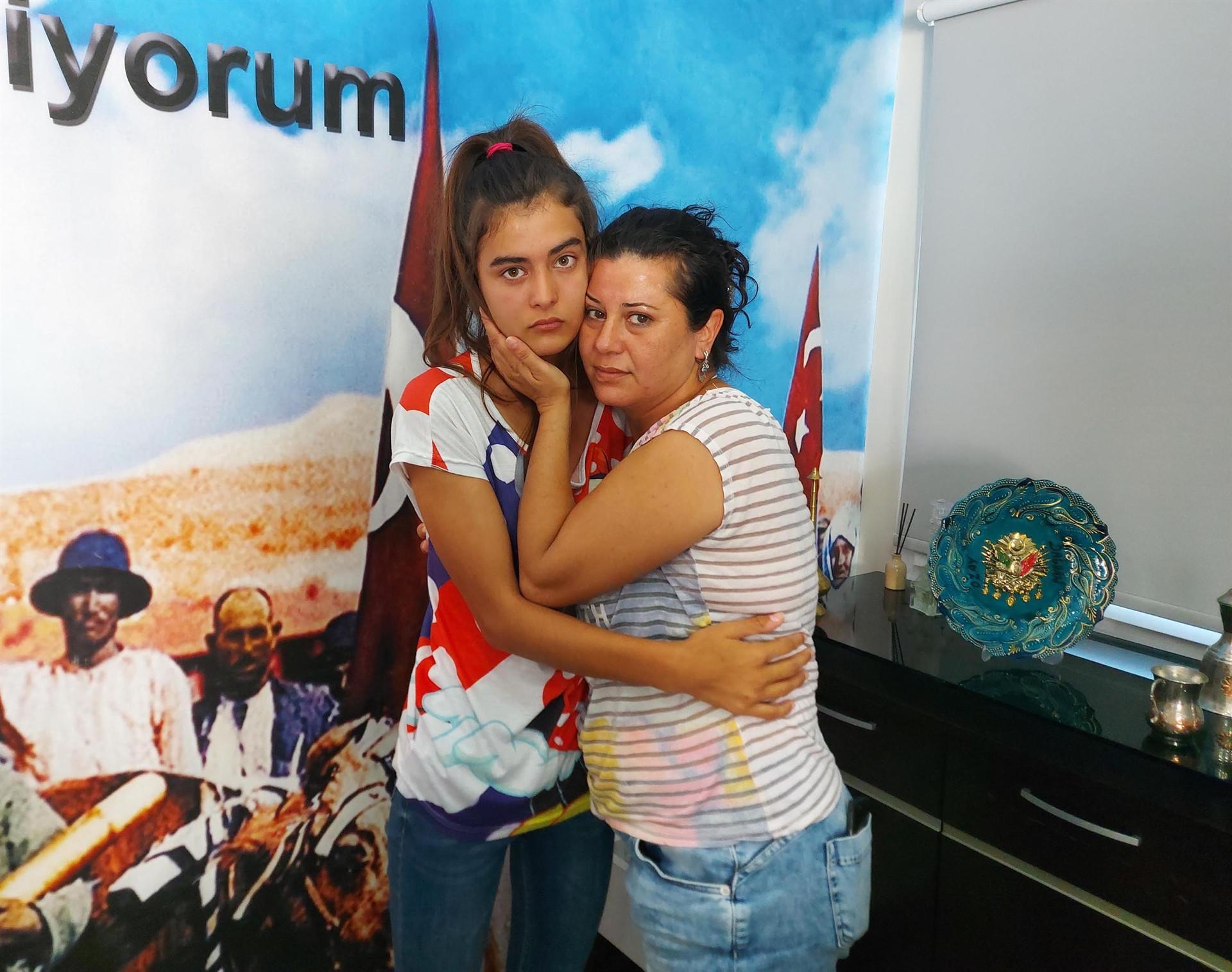 Tekne kazasından kurtulan Sude Naz: Herkes suda çırpınıyordu - Son ...