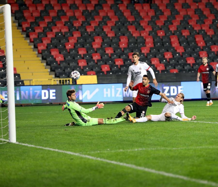 Son Dakika | Spor Yazarları Gaziantep FK 3-1 Beşiktaş maçı için neler ...