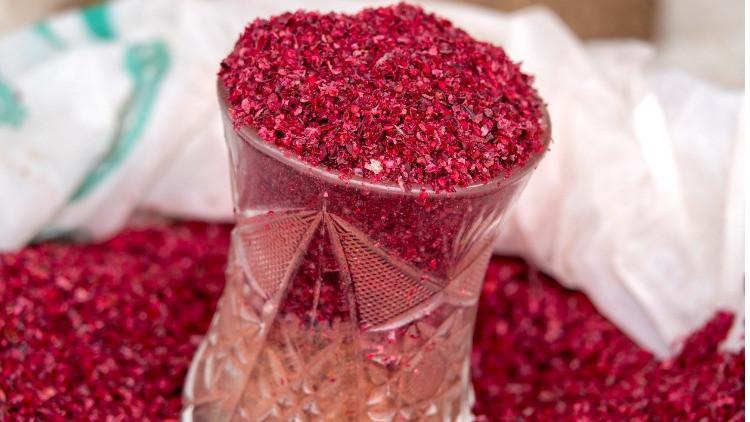 Top sumak nasıl çekilir? Sumak hangi yemeklerde, nasıl kullanılır ...