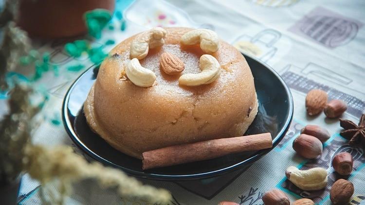 KANDİL HELVASI TARİFİ (TAM KIVAMINDA) || Sütlü, sütsüz irmik helvası ...