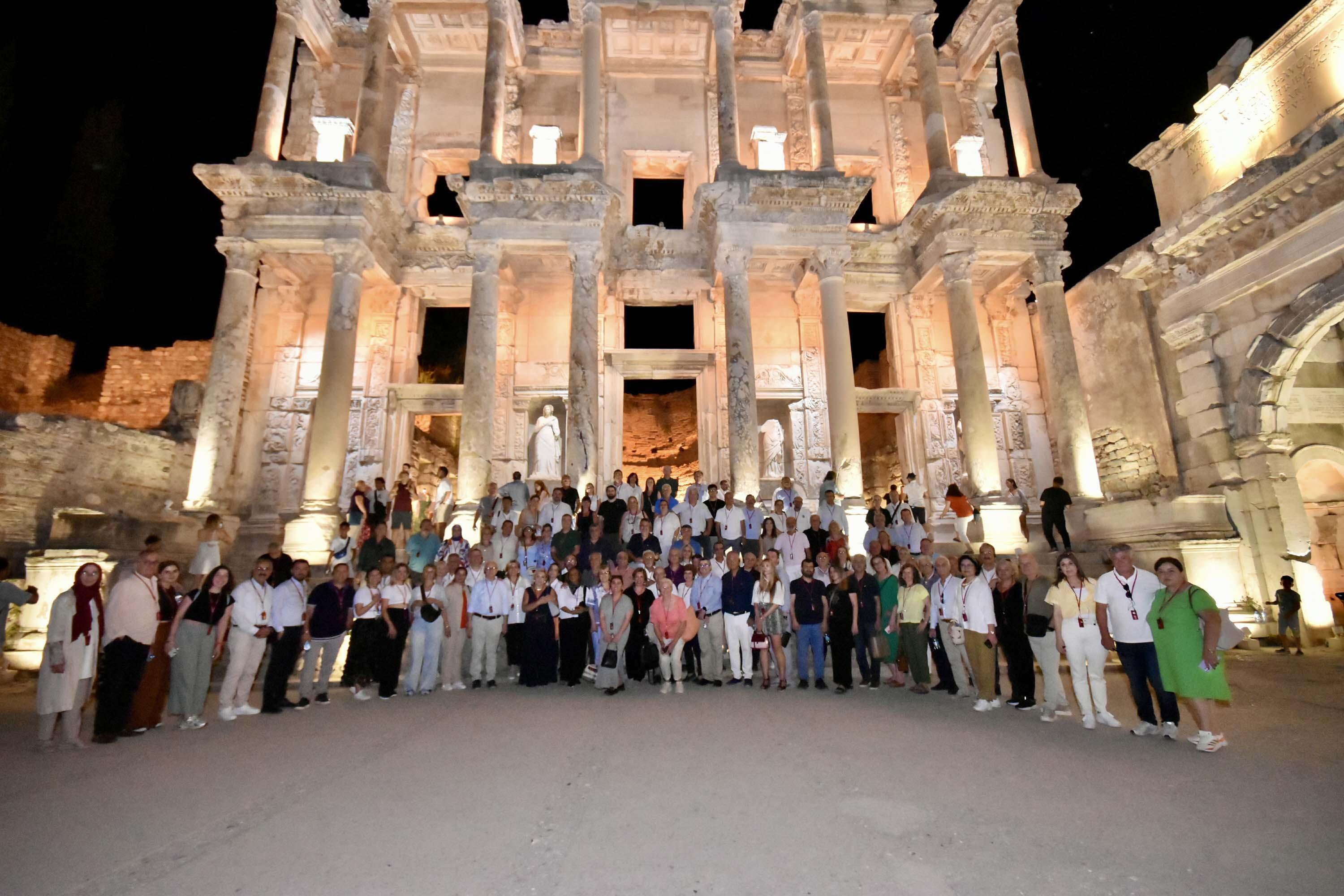 İzmir Haberleri - İZTO'dan Efes'e gece turu - Yerel Haberler