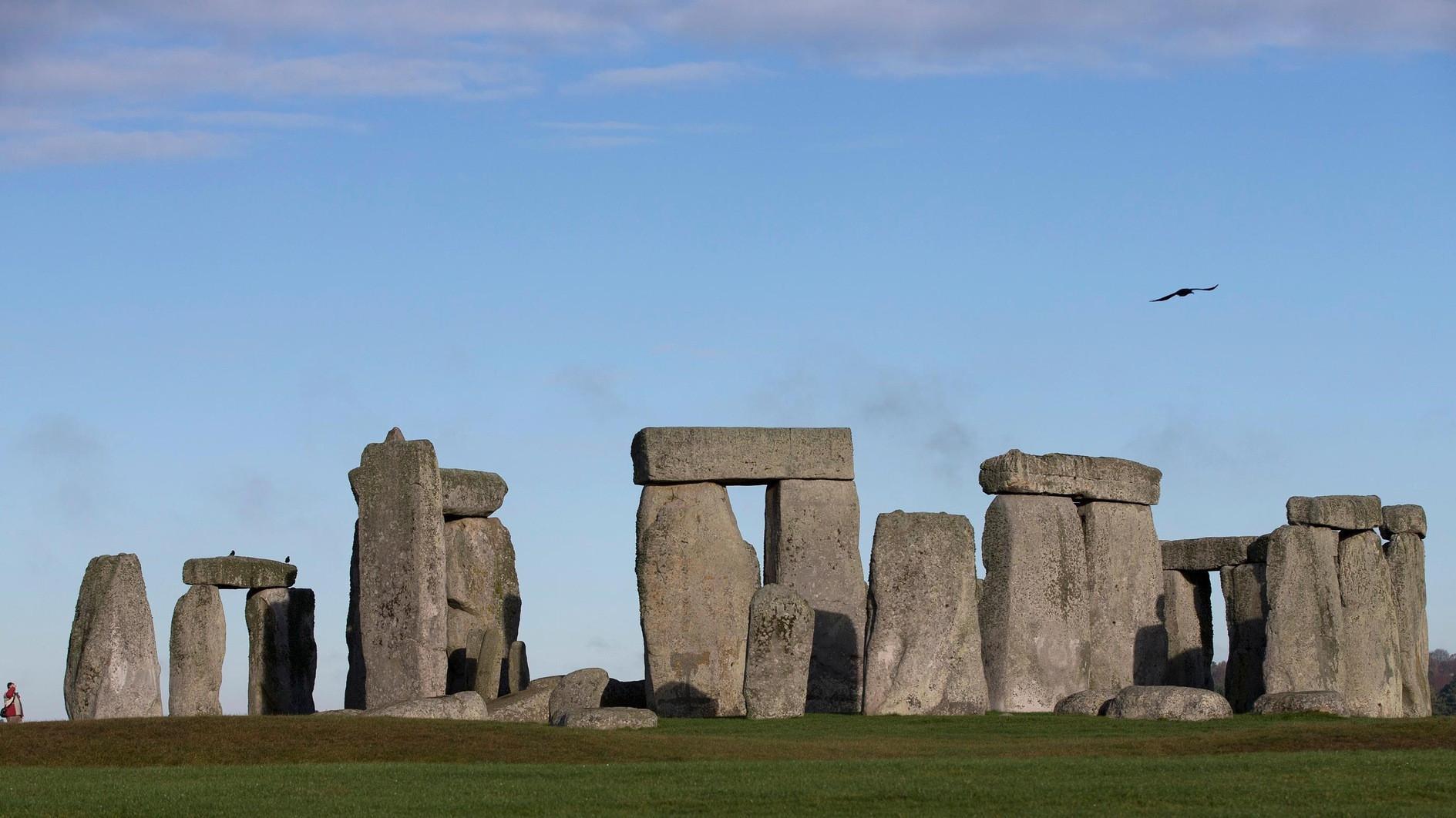 Theory on Stonehenge altar stone overturned Theory on Stonehenge altar stone overturned