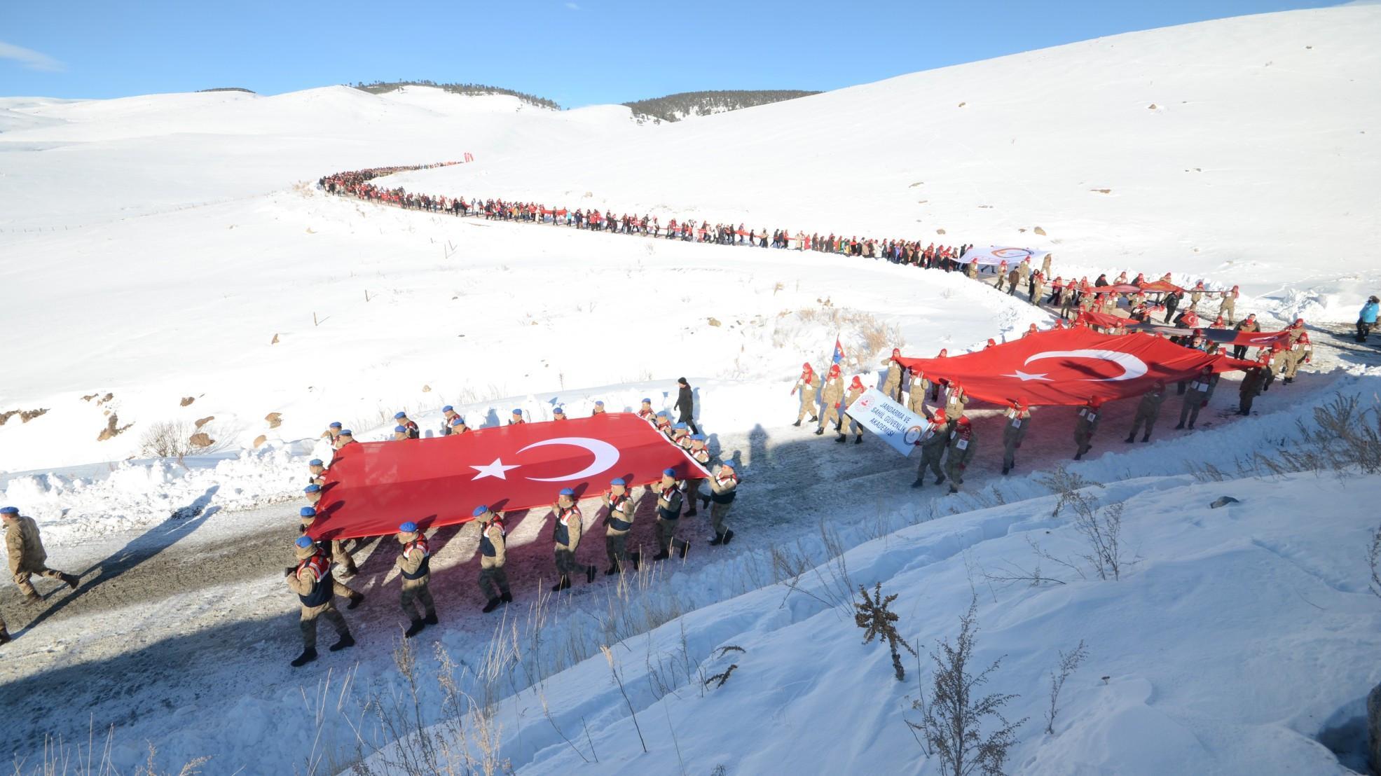 Marchers defy bone-chilling cold to honor fallen soldiers of Sarıkamış ...