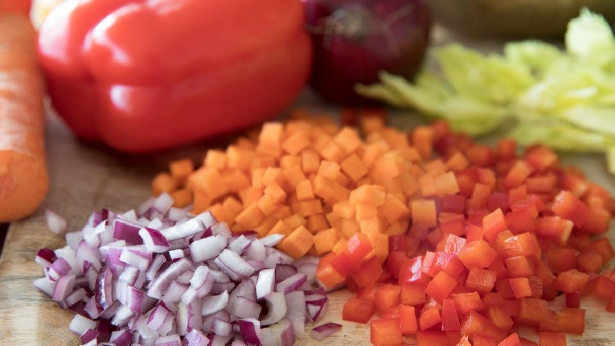 Fine burnaz (Fine brunoise) nedir, nasıl yapılır? İşte, fine burnaz ...