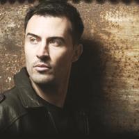 Yves Larock takes the stage at KafePi