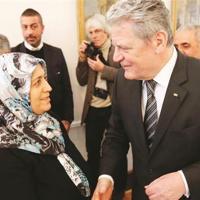 Payment to neo-Nazi informer sparks anger - World News