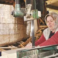 Women in northwestern Turkey sweating to earn living in carpentry ...