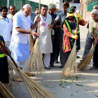 Prime Minister Modi wields broom in new 'Clean India' push - World News