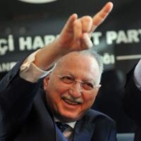 Former Islamic head İhsanoğlu mistakes ‘rock-on’ gesture for grey wolf ...