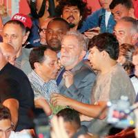 Lula turns himself in, ending standoff - World News