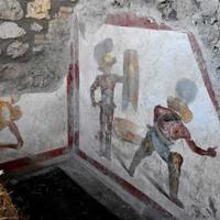 Vivid gladiator fresco discovered at Pompeii