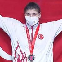 Turkish weightlifter Uçan wins gold at Junior World Championships ...