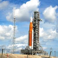 Tourists flock to Florida for Moon rocket launch