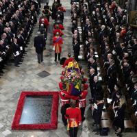 Queen Elizabeth II mourned at funeral by Britain and world - World News