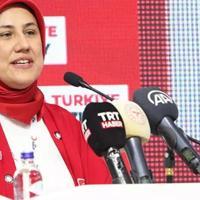 First female elected as Turkish Red Crescent head - Türkiye News