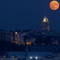 Rare blue supermoon dazzles stargazers