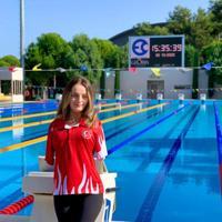 Paralympic swimmer's inspiring journey documented - Turkish News