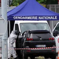 Massive manhunt after French prison officers killed, inmate escapes in ...