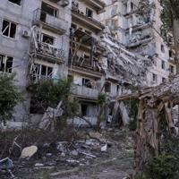 Russia ups attacks on frontline town after 'lull,' Kiev says - World News