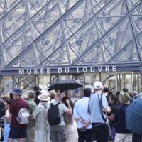 Louvre staff strike in protest of mass tourism