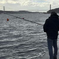 Warm winds draw anglers to Istanbul’s Bosphorus shores - Türkiye News