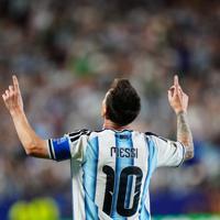 Magical Messi equals World Cup goals record as Argentina win - Turkish News