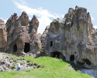 Calls mount to pull rock church back from brink - Türkiye News