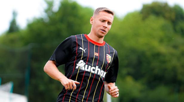 Galatasaray'a transferde hem müjde hem ret! Sağ bek operasyonunda üst ...