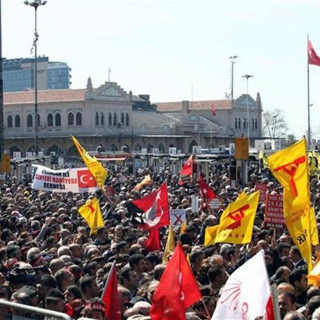 Thousands protest dropping of Sivas Massacre case