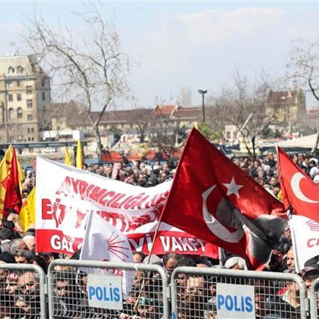 Thousands protest dropping of Sivas Massacre case
