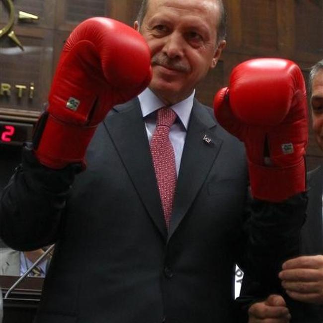 Turkish prime minister puts on boxing gloves