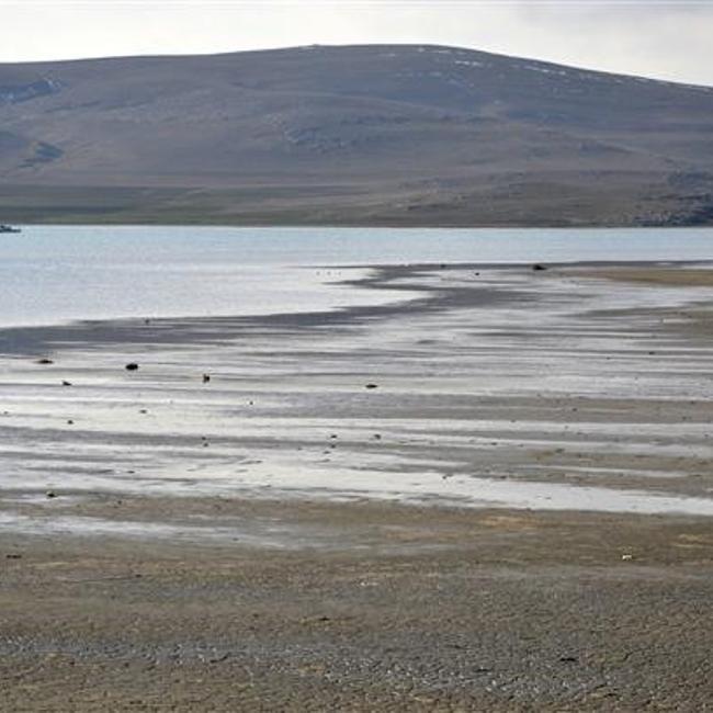Drought in Lake Van exposes long-submerged Ottoman structures