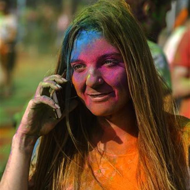 Istanbulites join the 'Color-Up Run,' inspired by the Hindu festival of ...