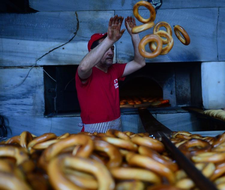 Pekmezin renk ve tat verdiği asırlık lezzet: Giresun simidi - Hürriyet ...