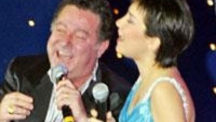 21.00 Kayahan-İpek Acar konser - Son Dakika Spor Haberleri