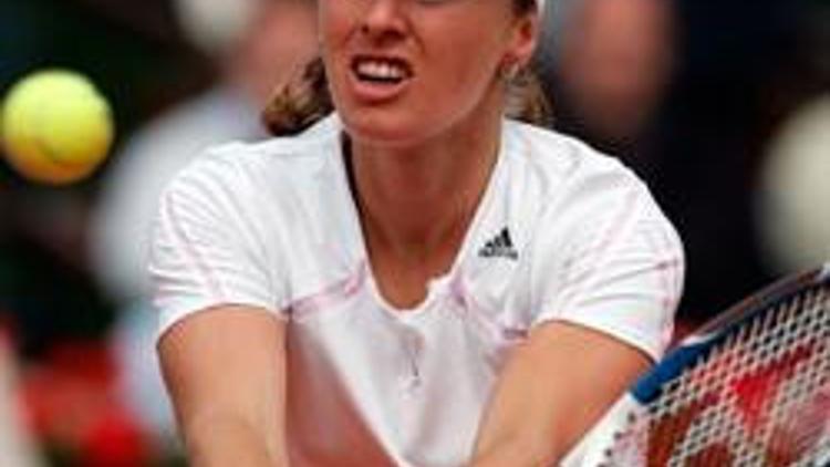 Hingis kolay kazandı