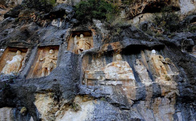 Mersin'deki Adam Kayalar'ın tarihi yüzü