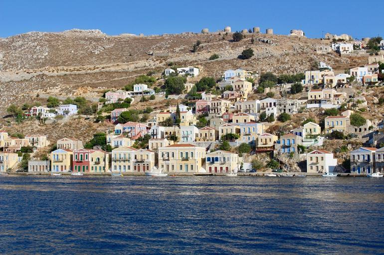 Kartpostal görünümlü ada: Simi - Hürriyet Seyahat