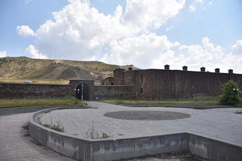 Tarihi El- Aman Hanı, tarihe ışık tutacak kütüphaneye dönüştürülüyor ...