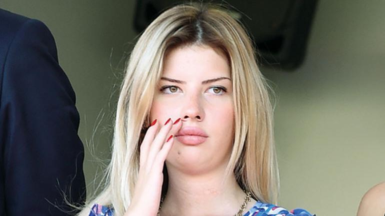 Atlar pistte, şapkalar tribünde yarıştı... Veliefendi'de şıklık yarışı ...